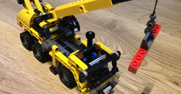 LEGO Technic 8067: Mini Mobile Crane 8-14 ani, complet 100% 72211